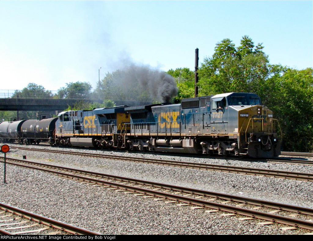 CSX 7727 and 726